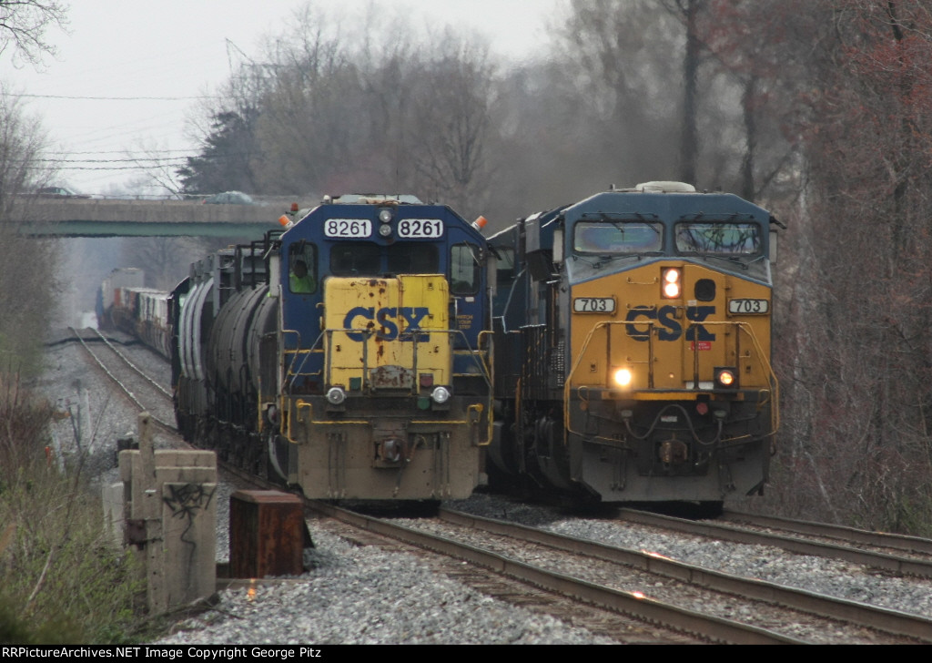 CSX Q034 scoops D777